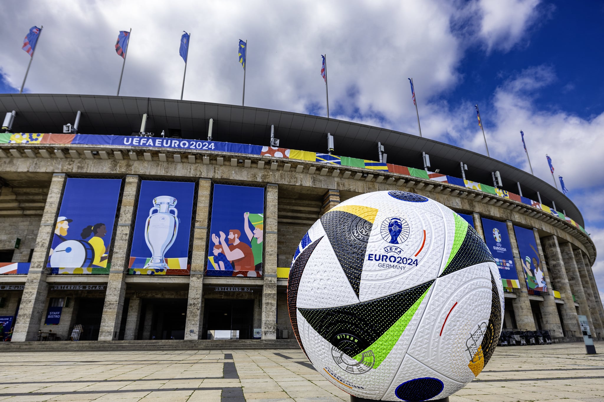 UEFA en EMG / Gravity Media leveren geavanceerde workflows op UEFA EK ...